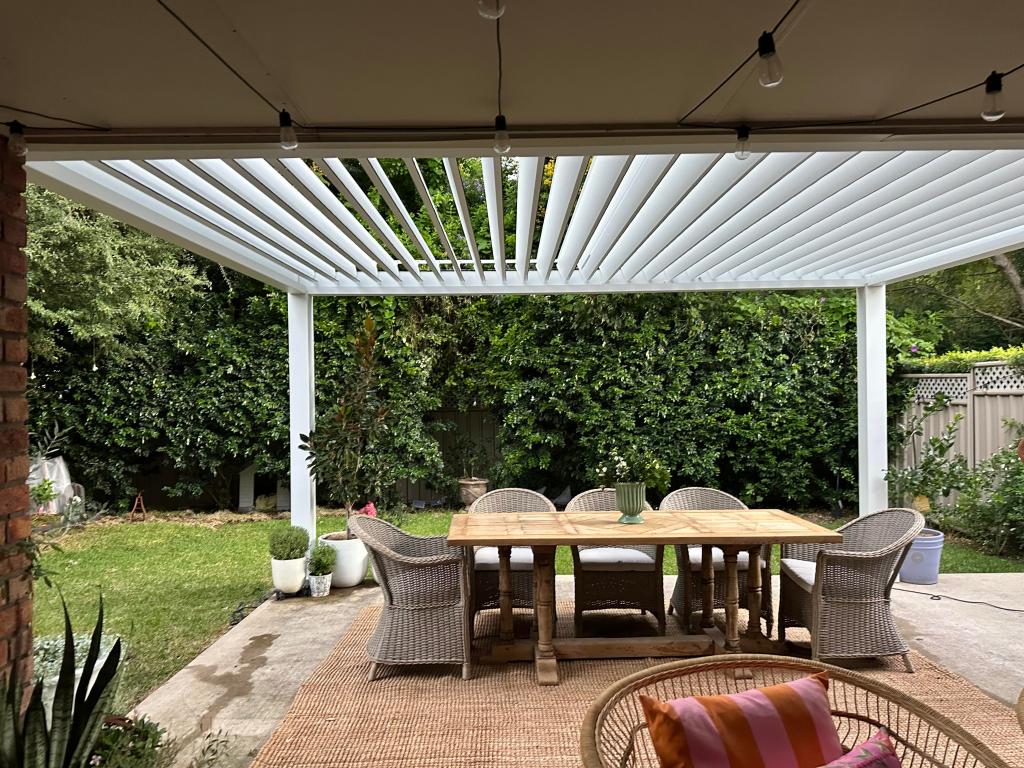 How louvre roof systems work? - Premium Louvre Roof Pergola